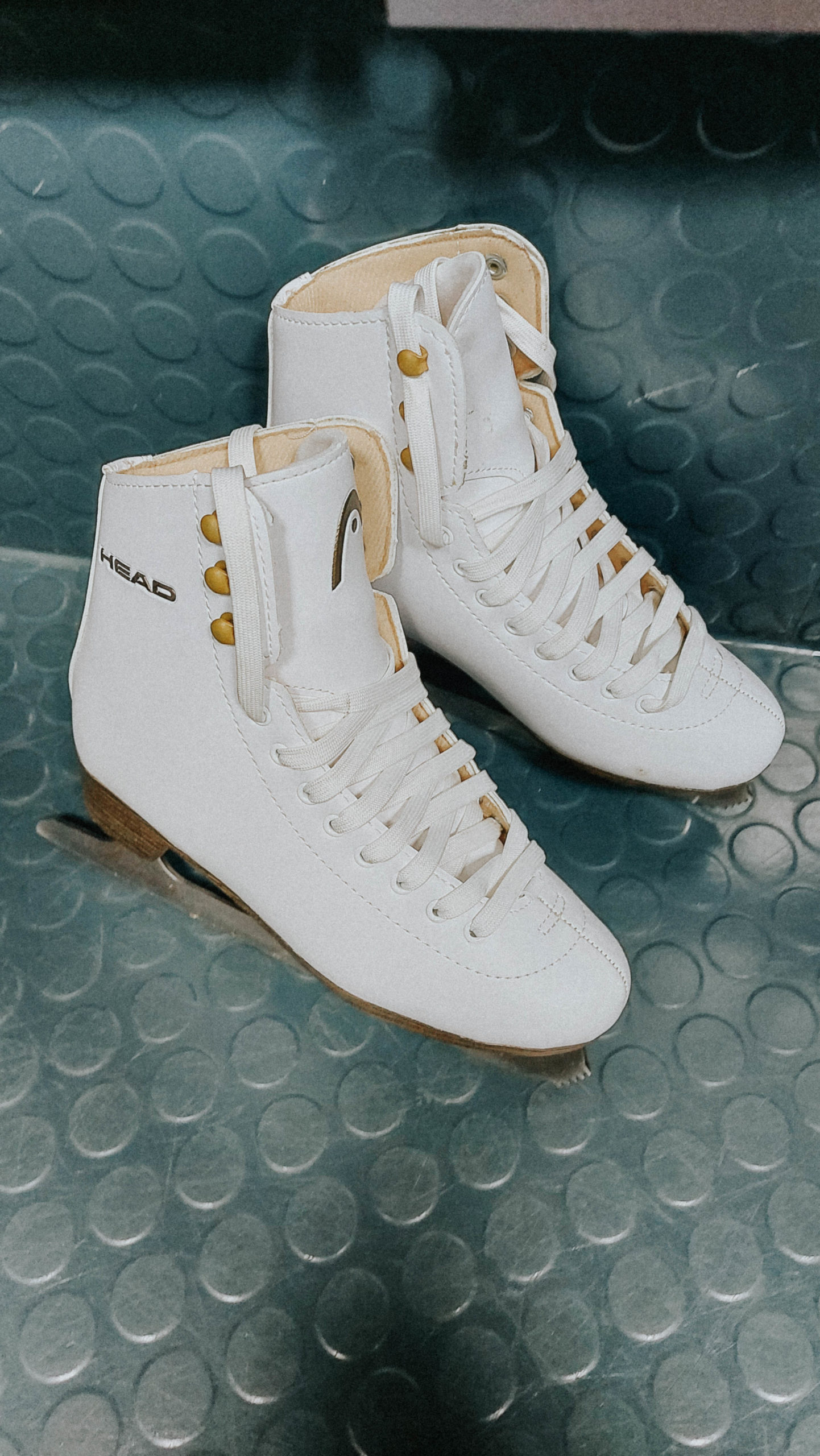 Choosing The Best Ice Skates For You | Studio Tropicana